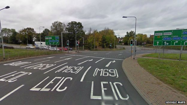 Road shut due to Tollbar End project bridge beam lifting - BBC News