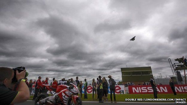 Simon Andrews and Karl Harris honoured with flypast - BBC News