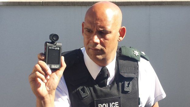 PSNI in County Londonderry and Tyrone to pilot body cameras - BBC News