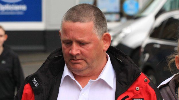 Racist firebug jailed for four years over Alloa blaze - BBC News