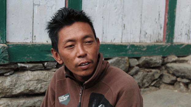 Sherpas count cost of 'ticket to Everest' - BBC News