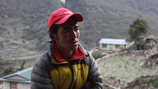 Sherpas count cost of 'ticket to Everest' - BBC News
