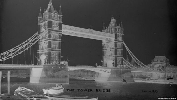 From north to south: Celebrating London's bridges - BBC News