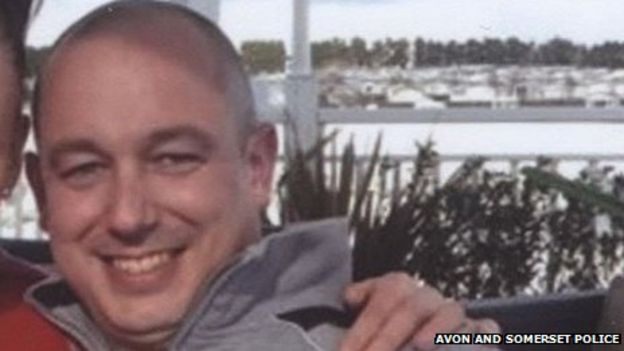 Mark Roberts killing: Teenage girl not guilty of murder - BBC News