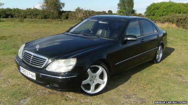 David Beckham's old Mercedes-Benz sold after auction - BBC News