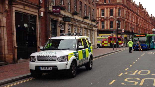 Nurse Sarah Charlton named as Reading bus death victim - BBC News