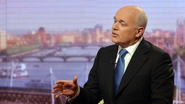 Labour pledges to 'pause' universal credit if elected in 2015 - BBC News