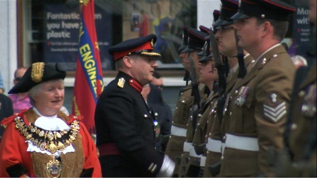 Royal Engineers regiment in Newbury farewell parade - BBC News