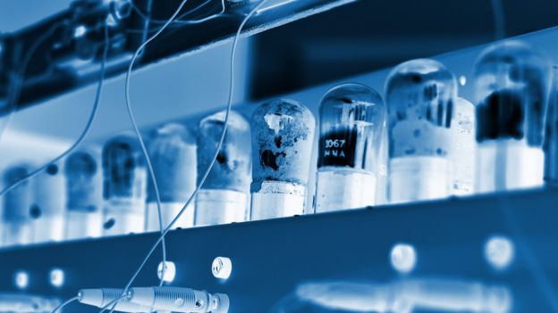 Museum switches on historic computer - BBC News