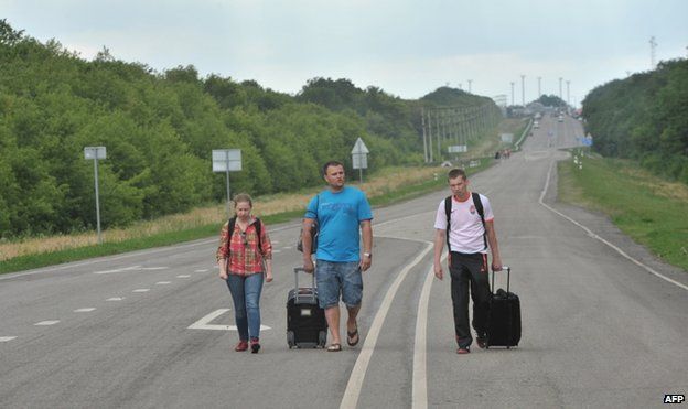The Ukrainian refugees escaping to Russia - BBC News