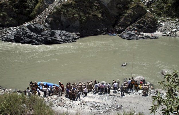 Why water surges are killing people in India - BBC News