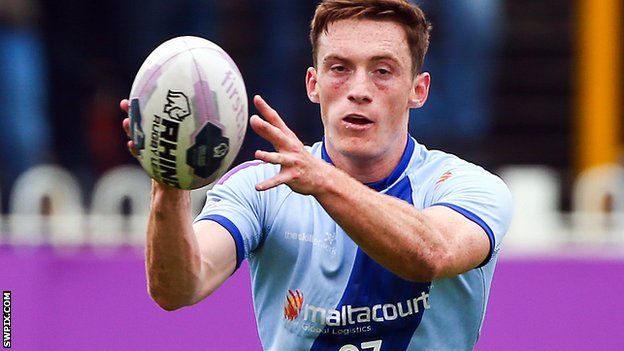 Tom Gilmore: Widnes Vikings half-back signs new contract - BBC Sport