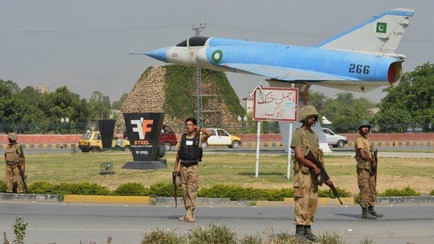 Pakistan jet attack: Airlines halt flights to Peshawar - BBC News