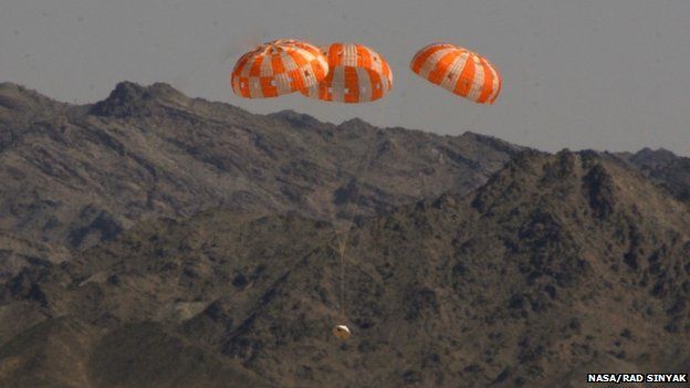 Orion: US spaceship parachute test succeeds - BBC News