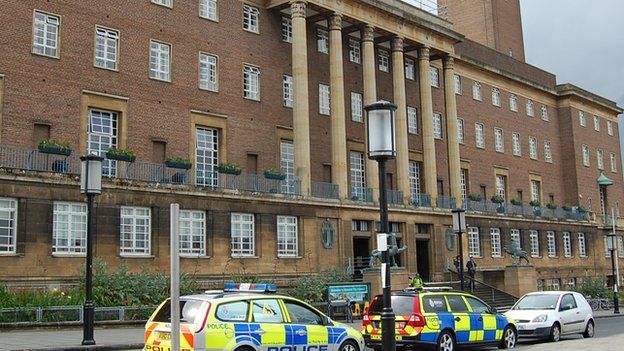 Norwich armed police deployed around city - BBC News