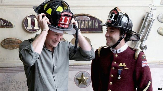 Prince Harry visits fire-hit Chilean shanty town - BBC News