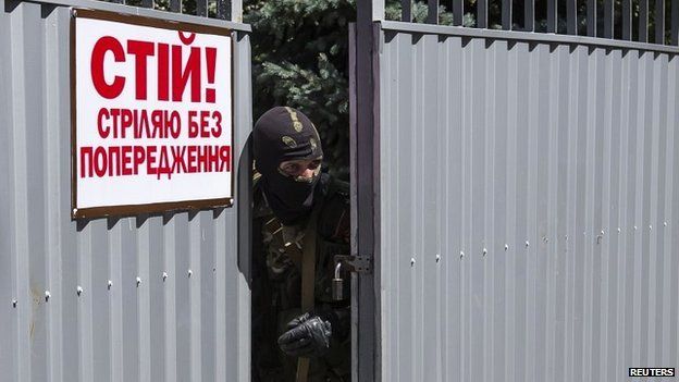 Ukraine crisis: Leaders to hold more talks amid clashes - BBC News