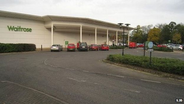 Cambridge Waitrose Tour de France 'local event' sign changed - BBC News