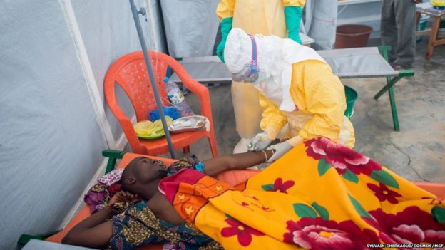 In pictures: Battling Ebola in West Africa - BBC News