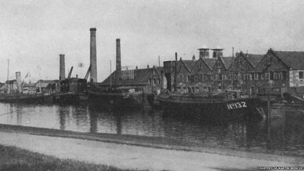 Stars and strife: US sailors who were lovers and fighters - BBC News