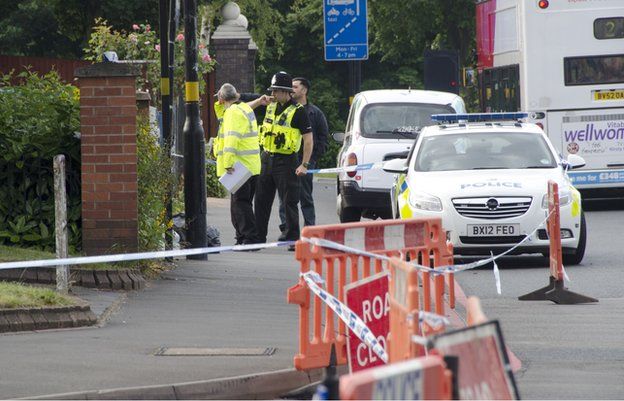Birmingham shooting: Man killed in Sparkbrook, two injured - BBC News