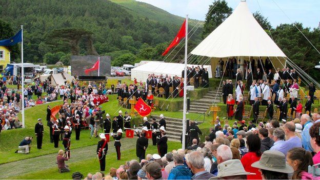 IoM Viking camp in Tynwald Day celebrations 2014 - BBC News