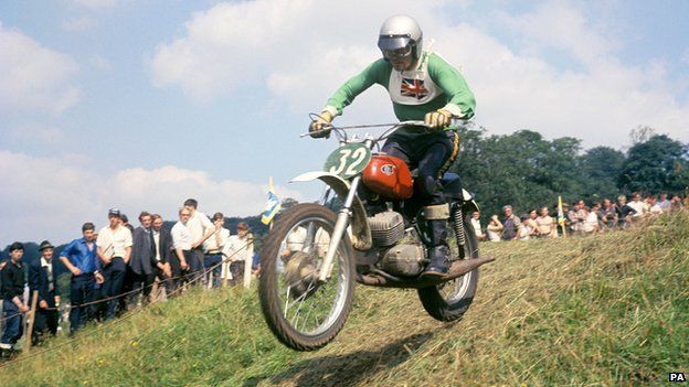 Motocross star and Bond stuntman Dave Bickers dies aged 76 - BBC News