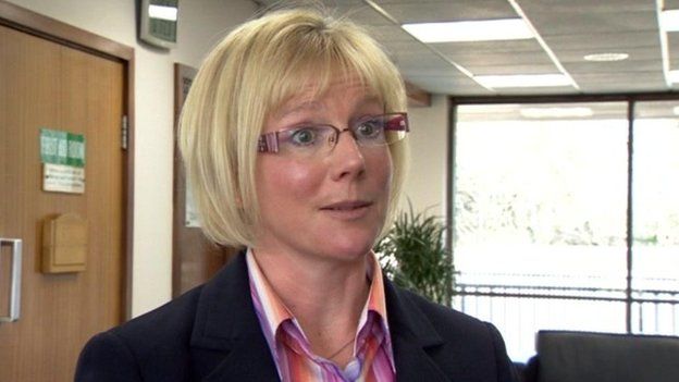 Police chief calls for term-time holidays for officers' children - BBC News