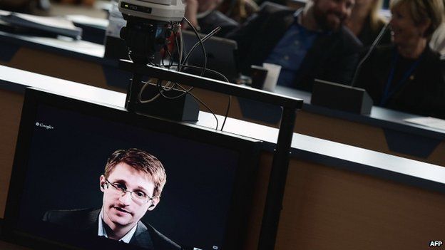 Edward Snowden applies to extend his stay in Russia - BBC News