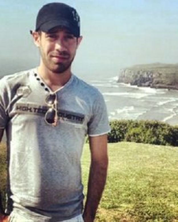 World Cup romance blossoms in Brazil - on and offline - BBC News