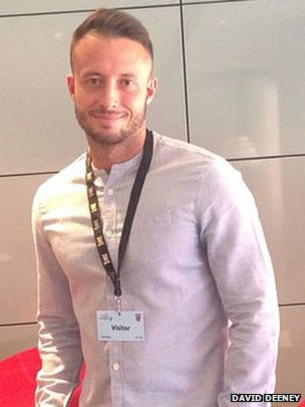 St Neots footballer David Deeney 'sorry' for offensive tweets - BBC News