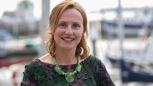 Wales Book of the Year: Owen Sheers wins top prize - BBC News