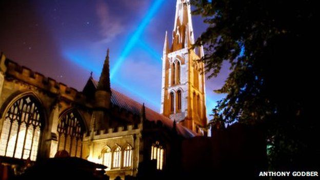 St Wulfram's church spire repairs start in Grantham - BBC News