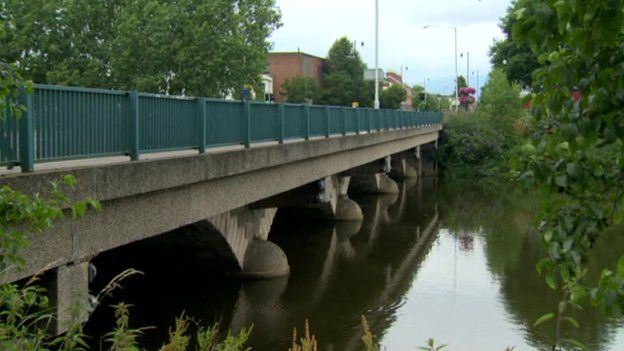 Belfast stabbings: Three injured in separate incidents - BBC News