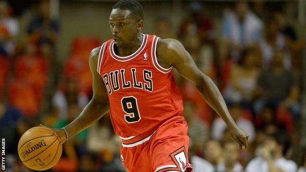 Miami Heat: Luol Deng joins, Dwayne Wade renews contract - BBC Sport