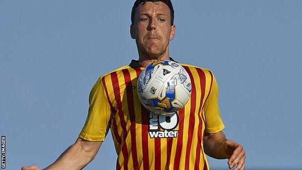 Grimsby Town sign former Gateshead defender Carl Magnay - BBC Sport