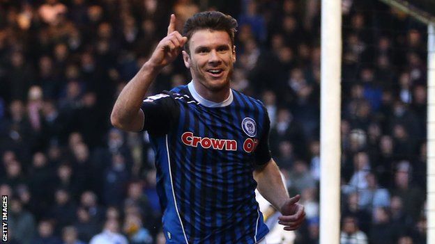 Scott Hogan: Brentford sign Rochdale striker on three-year deal - BBC Sport
