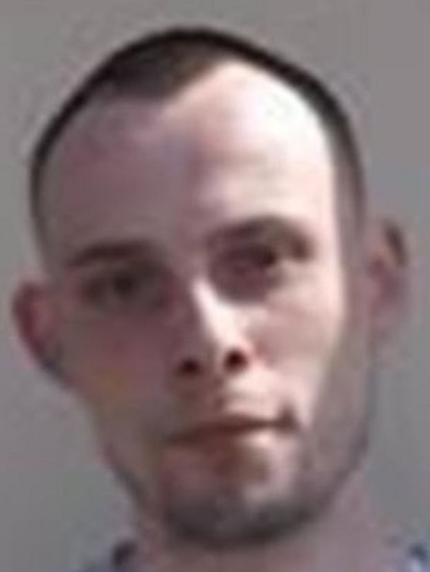 Burglar Billy Harkins still at large from Standford Hill prison - BBC News