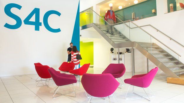 S4C must 'do more' to entice more viewers - BBC News