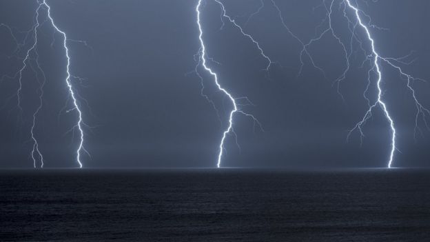 Your electric lightning pictures - BBC Weather