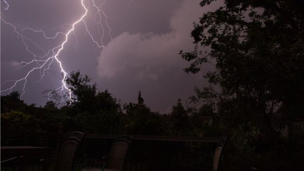 Your electric lightning pictures - BBC Weather