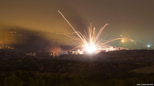 Day in pictures: 18 July 2014 - BBC News