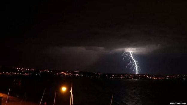 In pictures: Lightning storms hit UK - BBC News