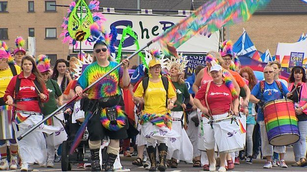 Thousands attend Pride Glasgow parade - BBC News