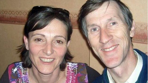 Banker Andrew Hoare 'died alongside his family' on flight MH17 - BBC News