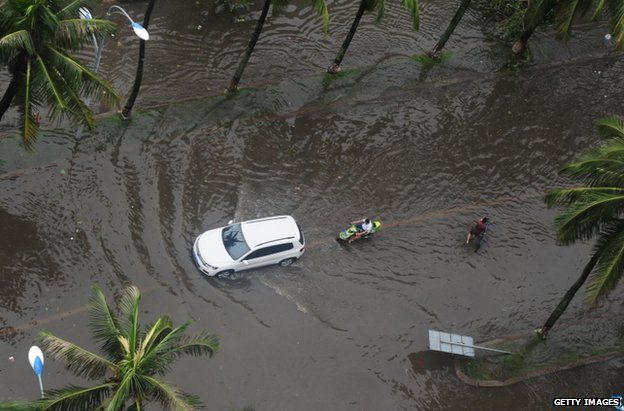 Typhoon Rammasun: Monster storm buffets south China - BBC News