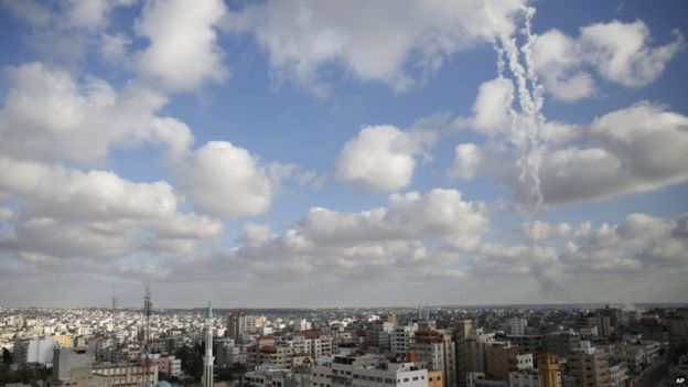 In pictures: Gaza conflict intensifies - BBC News