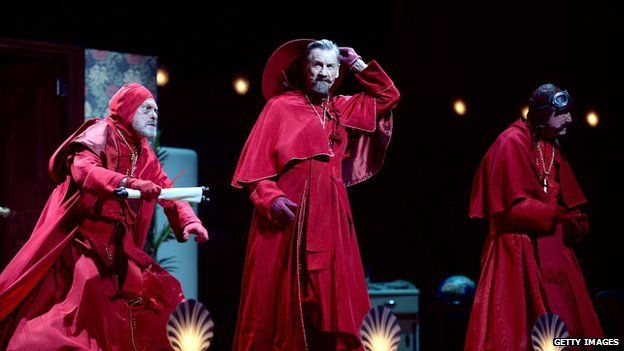 Global finale for Monty Python show on stage and in cinemas - BBC News