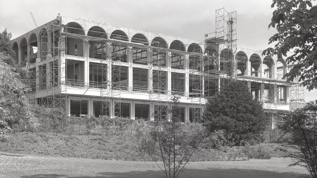 Edinburgh's Royal Botanic Garden: Herbarium celebrates 50 years - BBC News