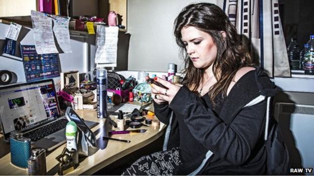 Fly on the Facebook wall: A social media documentary - BBC News